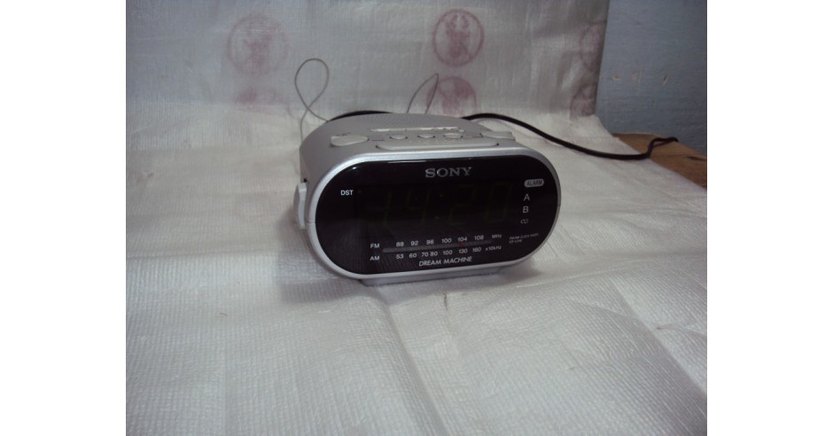 radio cu ceas digital Sony ICF-C318 | arhiva Okazii.ro