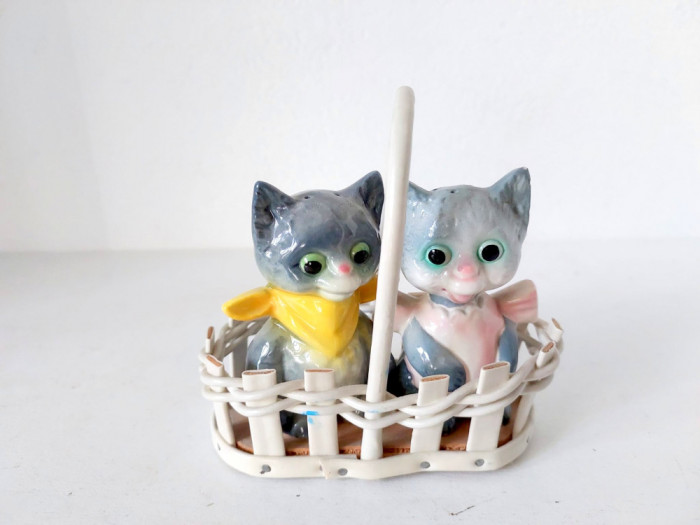 Bibelou Goebel Germany Sare si Piper 2 pisicute in cos, vechi, vintage ...