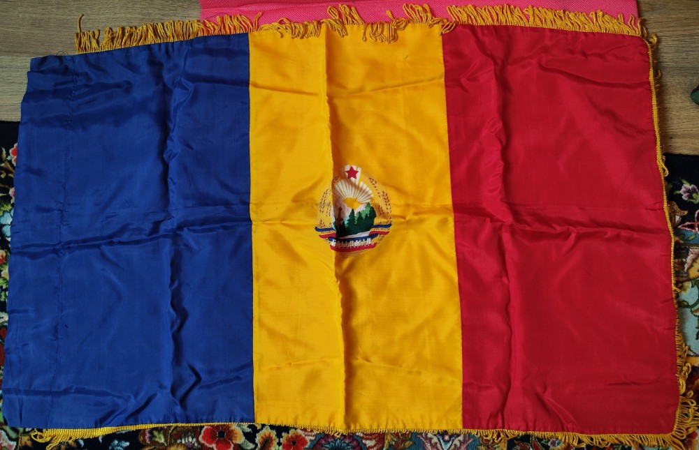 Steag Drapel Tricolor RSR cu franjuri, fata dubla | arhiva Okazii.ro