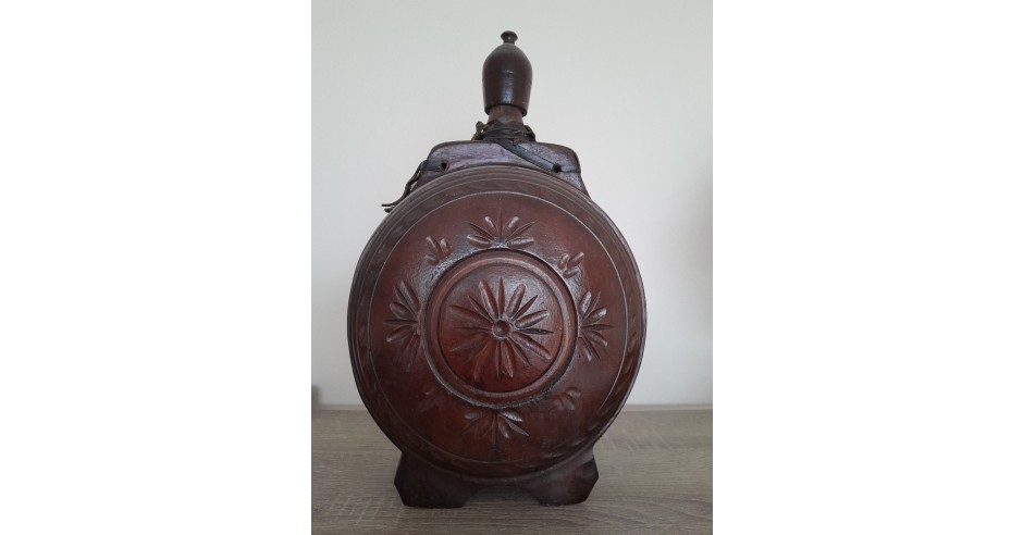 Plosca veche vintage din lemn tuica vin sculptata manual decor nunta ...