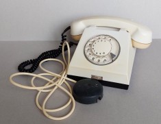 Telefon romanesc cu disc din anii 80 tip RS-72492, model EM-72, priza ...