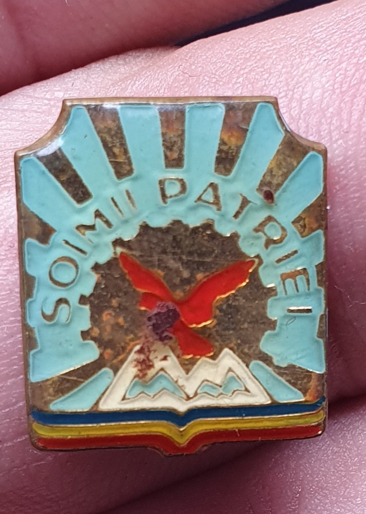 Insigna comunista RSR Soimii Patriei. 2x1.8 cm. Lipseste acul de pe ...