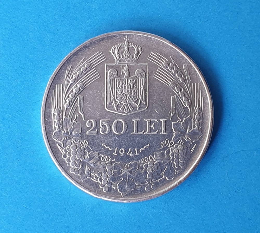 Moneda din argint 250 Lei 1941 Regele Mihai | arhiva Okazii.ro