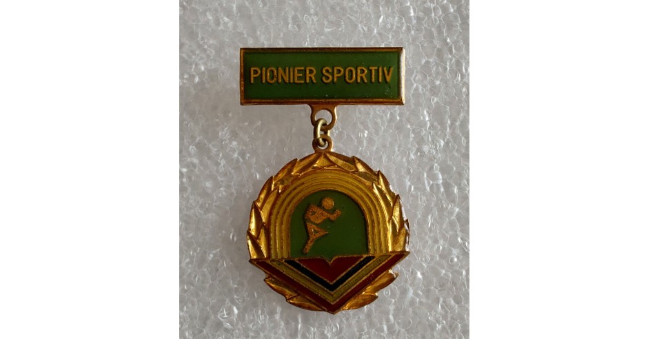 Insigna pionieri cu bareta - Pionier sportiv | arhiva Okazii.ro