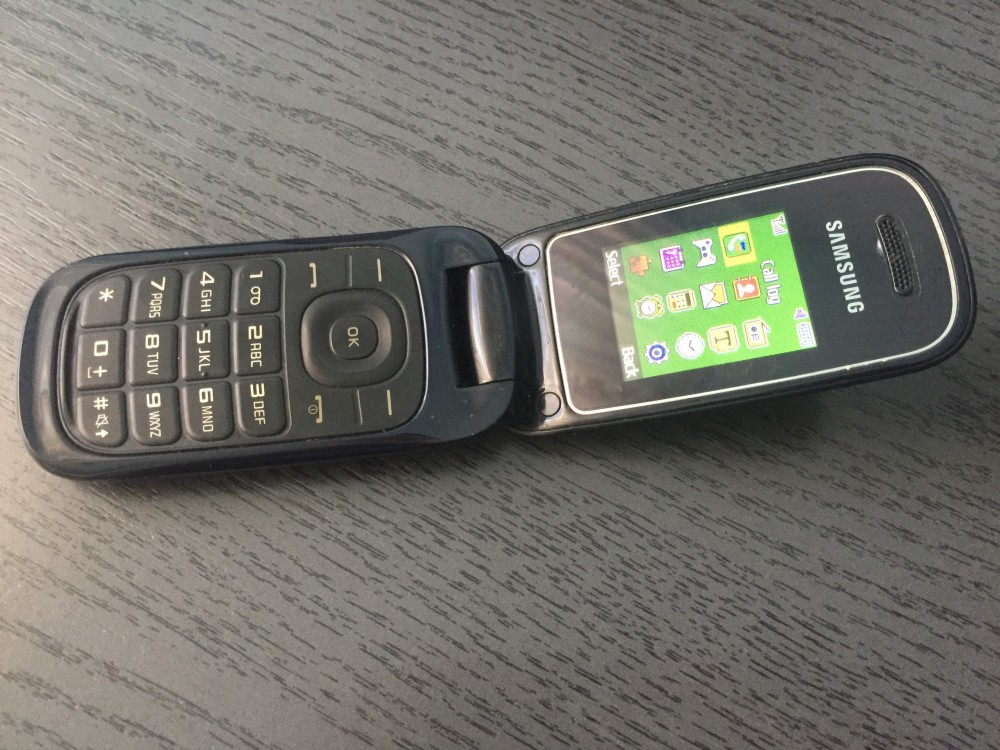 TELEFON CU CLAPETA SAMSUNG E1270 FUNCTIONAL SI DECODAT.CITITI VA ROG ...