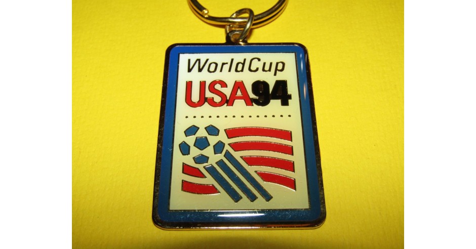 Breloc metalic fotbal - Campionatul Mondial de Fotbal USA 1994 | Okazii.ro