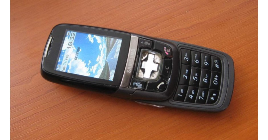 SAMSUNG D600 - telefon cu slide - poze reale- Vintage de colectie ...