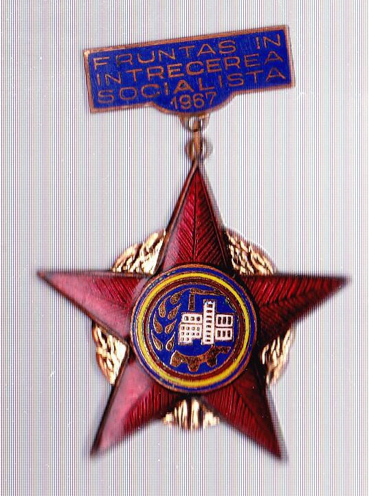 AMS# - INSIGNA FRUNTAS IN INTRECEREA SOCIALISTA 1967 cu cutie | arhiva ...