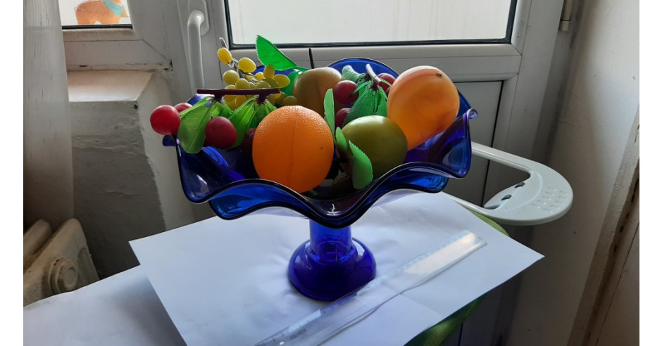 Fructiera sticla cu suport si fructe din plastic, culoare albastra ...