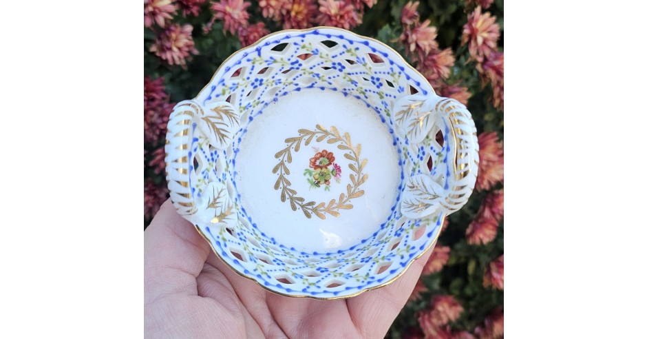 MICUT OBIECT VINTAGE DIN PORTELAN, DECORAT MANUAL | Okazii.ro