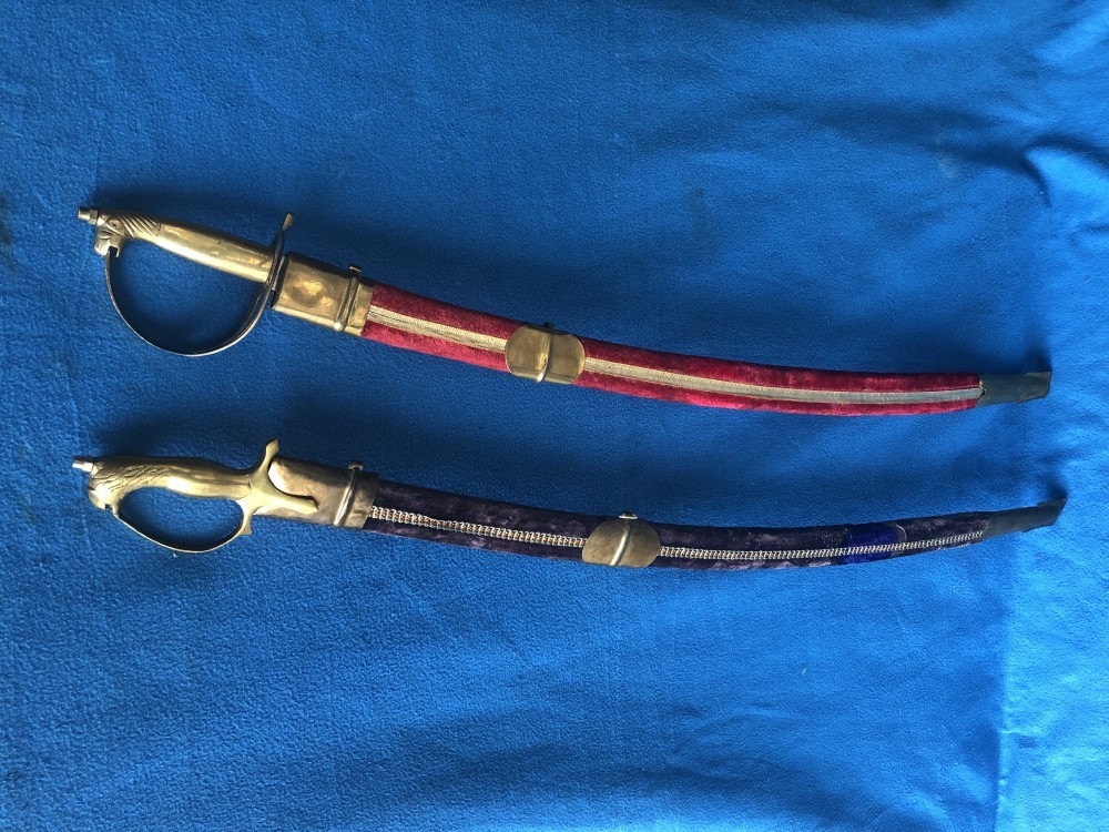 Sabie,pereche de sabii vechi,franceze,maner din bronz,pentru panoplie ...