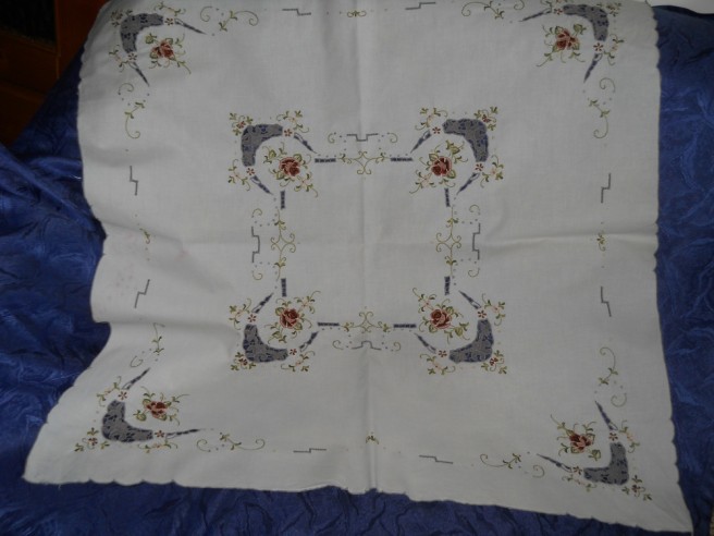 Fata de masa brodata. Cumpara ieftin, pret bun