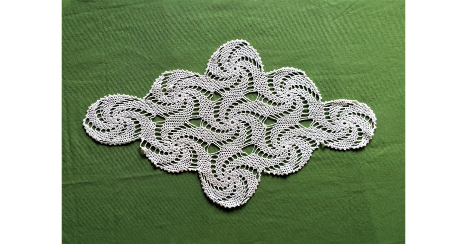 Servetel crosetat vechi, mileu mileuri macrame deosebite | arhiva Okazii.ro