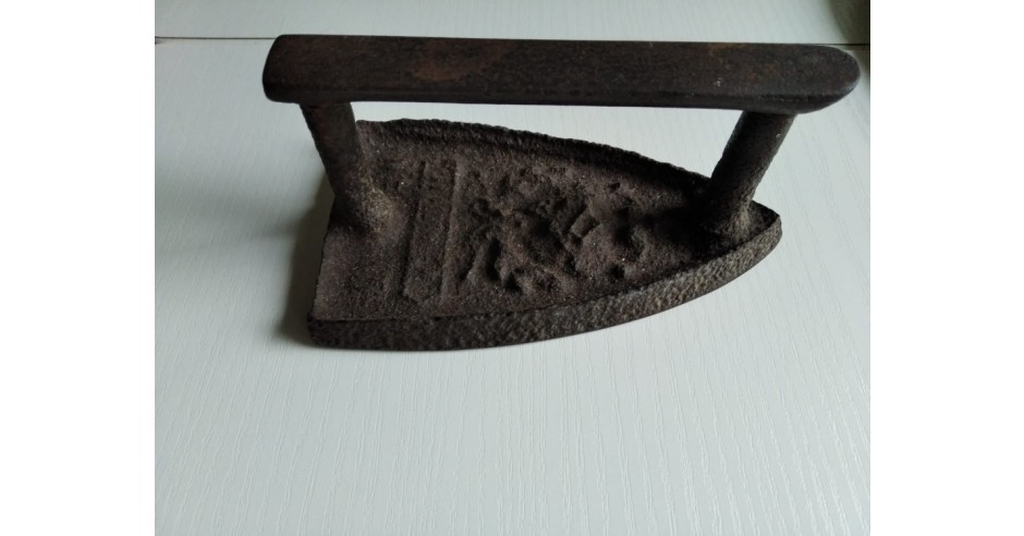 (1) Calcator vechi de fier, ticlazau, fier de calcat, Franta | Okazii.ro