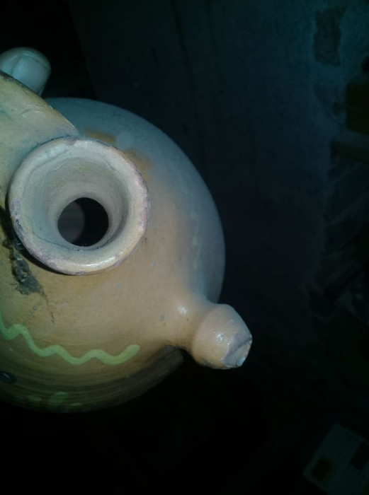 ULCIOR VECHI lut,ULCICA VECHE PENTRU APA pictata,pozele reflecta ...