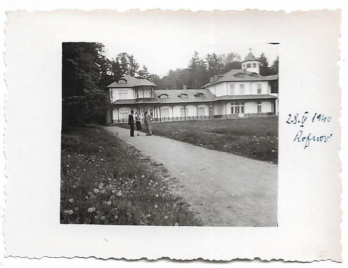 Fotografie castelul Economos Roznov Neamt perioada regalista poza veche ...