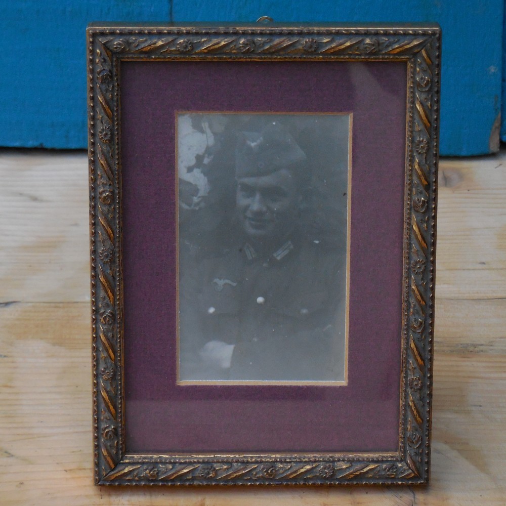 POZA UNUI SOLDAT NAZIST !! FOTOGRAFIE INRMATA - SE POATE OBSERVA ...