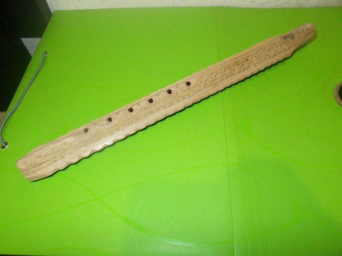 FLUIER TRADITIONAL din LEMN sculptat MANUAL cu motive geometrice ...