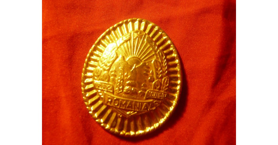 Insigna Militara de Sapca grad inferior RSR stema | arhiva Okazii.ro