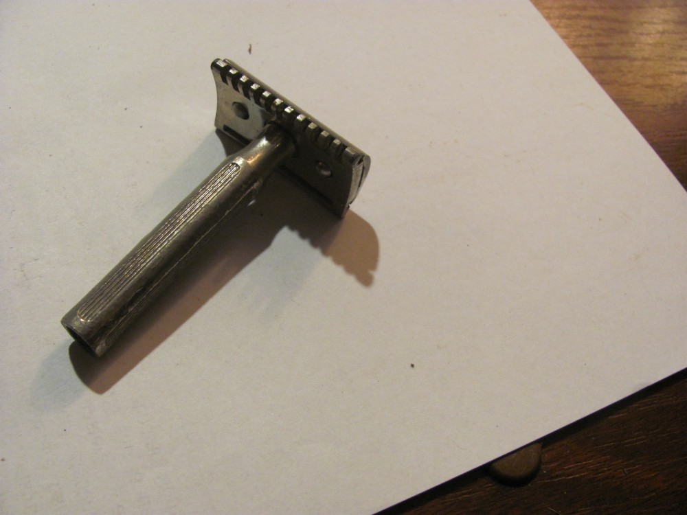 CY - Aparat barbierit ras metalic cu lame / NO NAME / Romania perioada ...