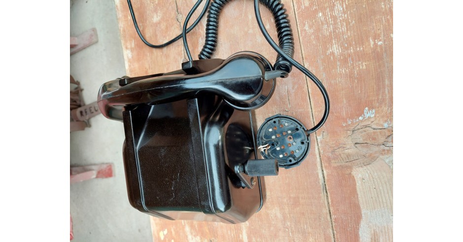 Telefon vechi din perioada interbelica.Este in stare impecabila ...