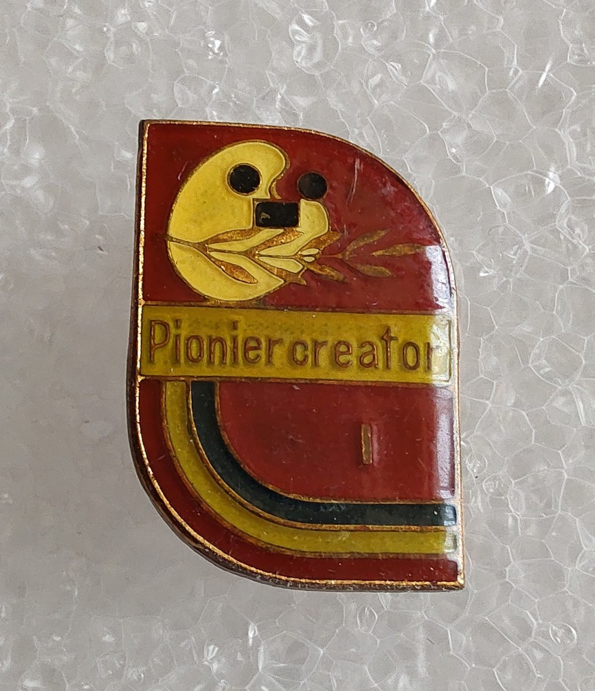 Insigna pionieri - Pionier creator - Clasa I | arhiva Okazii.ro