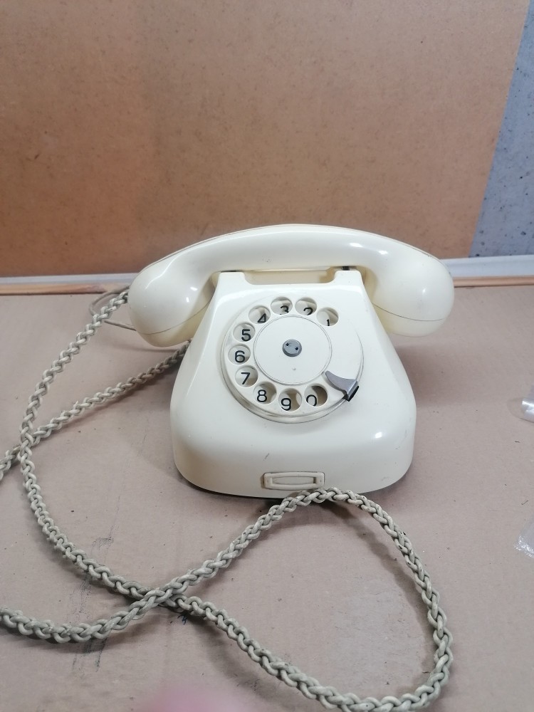 Telefon alb cu disc | arhiva Okazii.ro