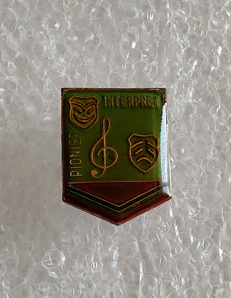 Insigna pionieri - Pionier interpret fara clasa | arhiva Okazii.ro