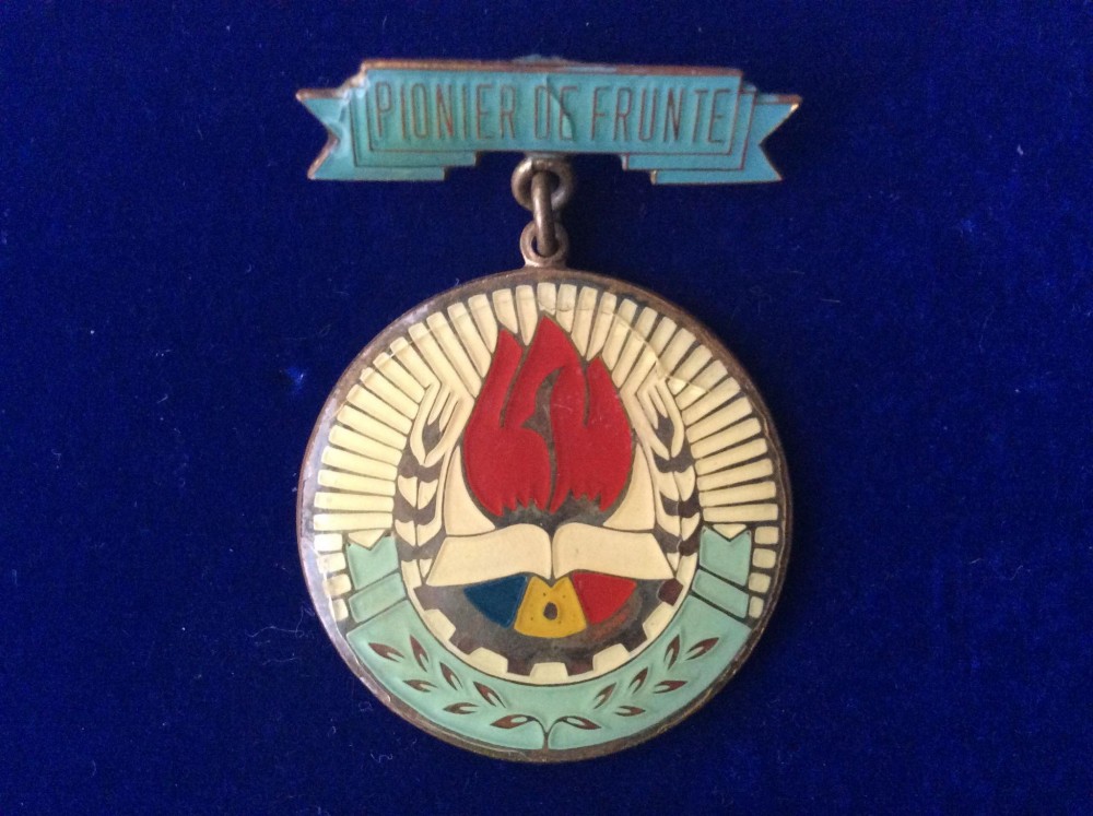 Insigna pionieri -Pionier distins cu titlul Pionier de Frunte varianta ...