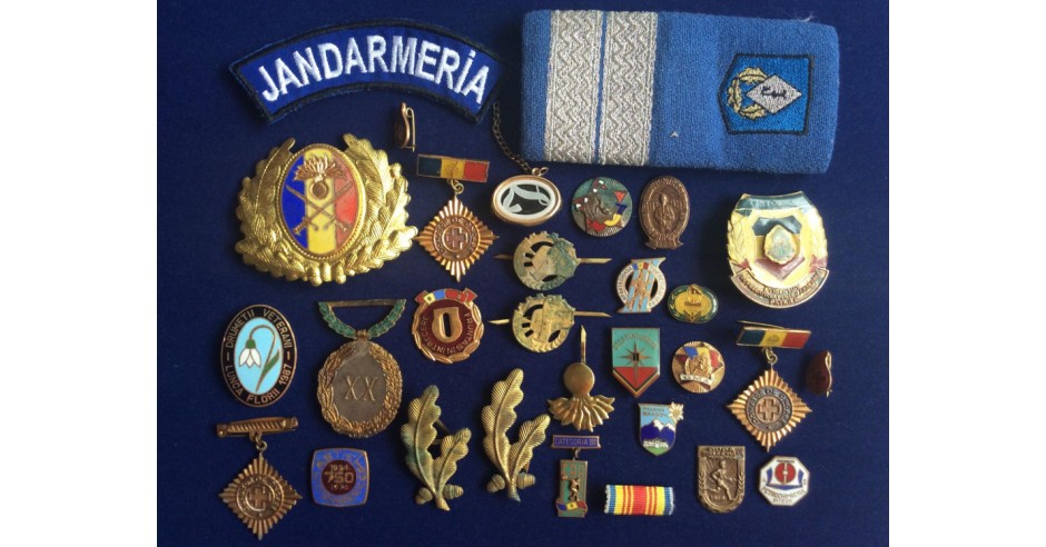 Insigne militare - Insigne Romania - Lot diferite insigne ?i efecte ...