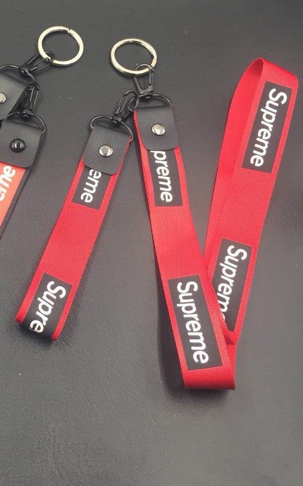Set 2 Brelocuri Supreme chei tip snur, detasabil, breloc Supreme ...