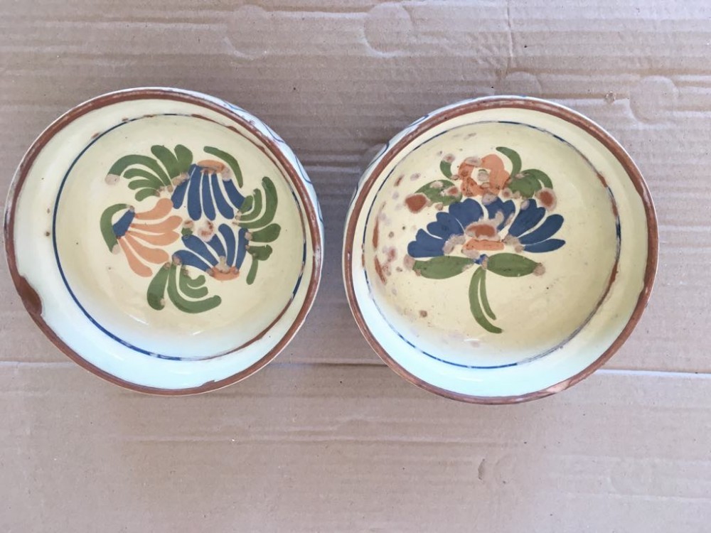 2 Blide adanci din lut, cu flori, smaltuite si pictate, castroane ...