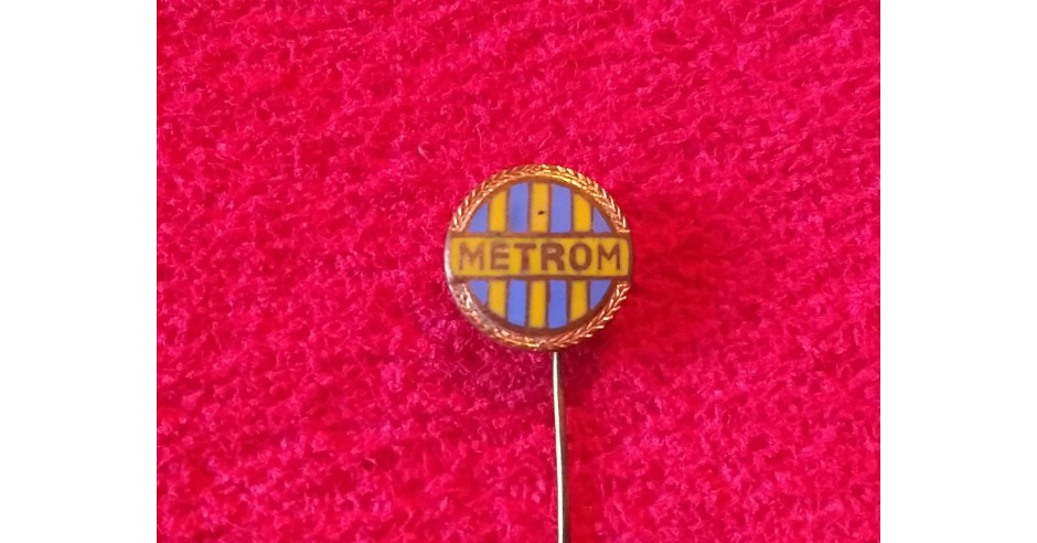 Insigna fotbal - "METROM" BRASOV | Okazii.ro