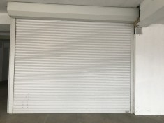 Poarta (usa) de garaj tip rulou cu lamela de 55 | arhiva Okazii.ro