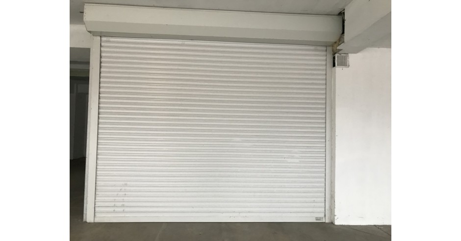 Poarta (usa) de garaj tip rulou cu lamela de 55 | arhiva Okazii.ro