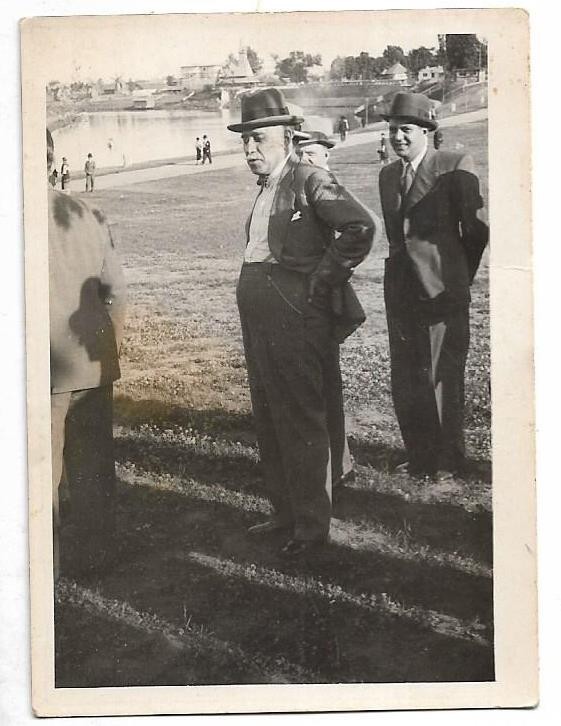 C1617 Domni pe malul lacului Bucuresti anii 1930 | arhiva Okazii.ro