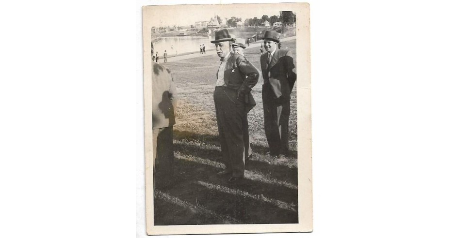 C1617 Domni pe malul lacului Bucuresti anii 1930 | arhiva Okazii.ro