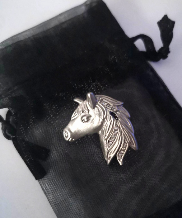 Brosa+Saculet organza-cal VINTAGE-placata cu Aur 18k si cristale ...