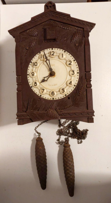 Ceas cu cuc vechi URSS, cu lant si 2 greutati, are cucul, nefunctional ...