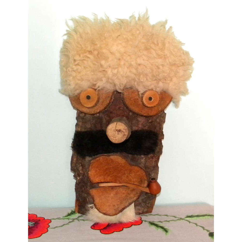 Masca populara din lemn aplicatii de blana din zona Humulesti, arta ...