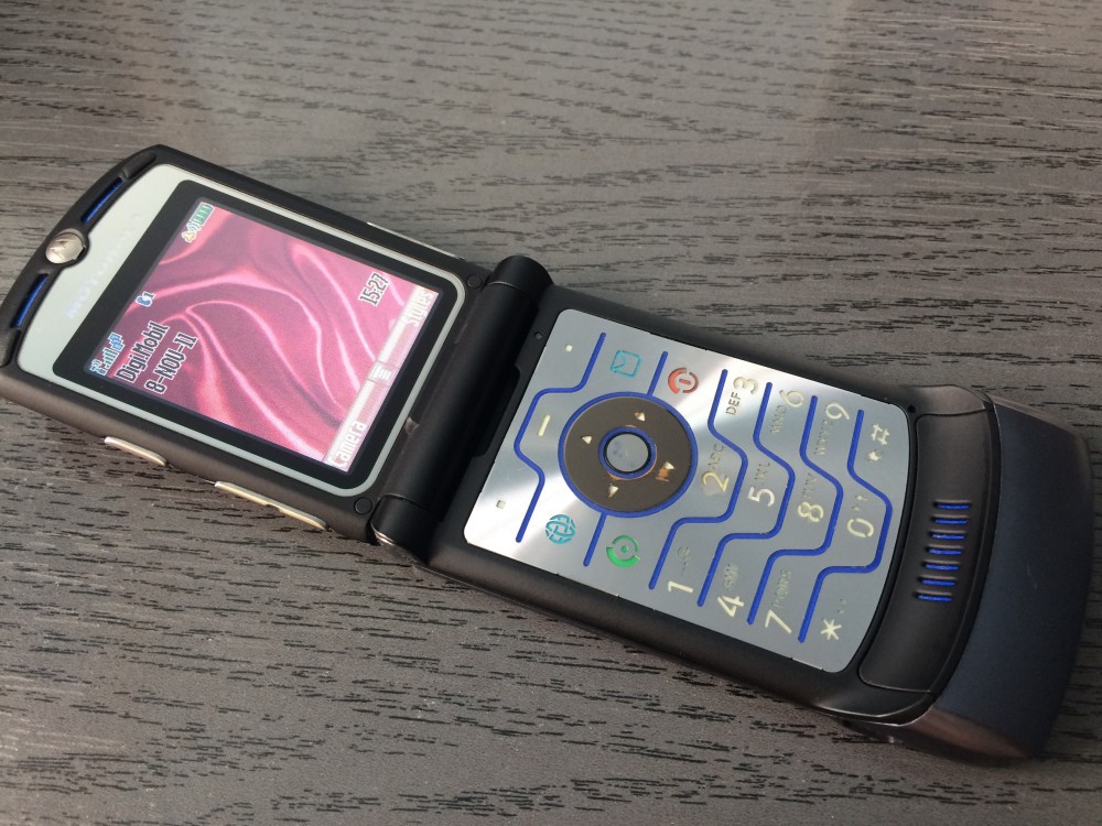 TELEFON DE COLECTIE CU CLAPETA MOTOROLA RAZR V3I FUNCTIONAL.CITITI ...