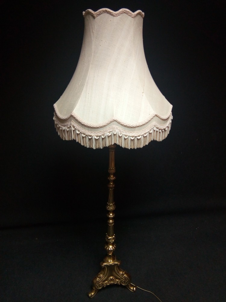 Elegant lampadar veioza de podea in stil Baroc cu o talpa din bronz ...