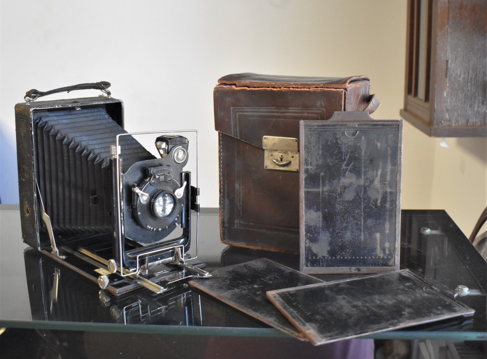 Camera / Aparat vechi fotografiat burduf Ernemann Carl Zeiss cu etui ...