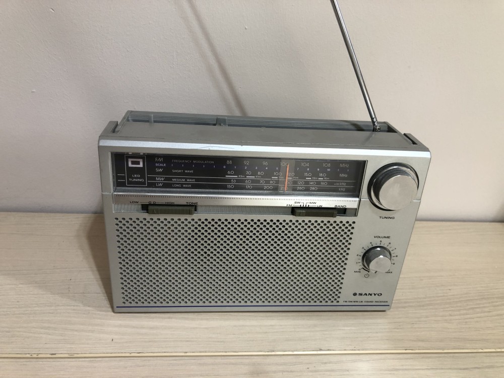 Radio portabil Sanyo RP 8800UM 4 Band FM/SW/MW/LW Receiver | arhiva ...