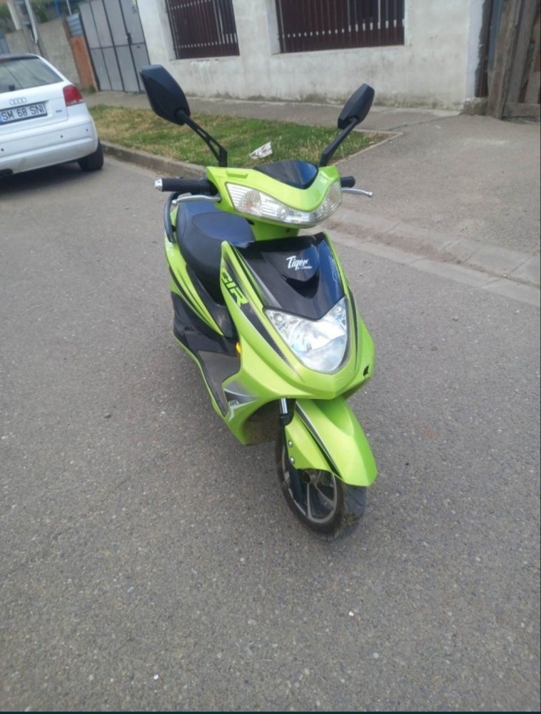 Vand scuter electric fara oglinzi | arhiva Okazii.ro