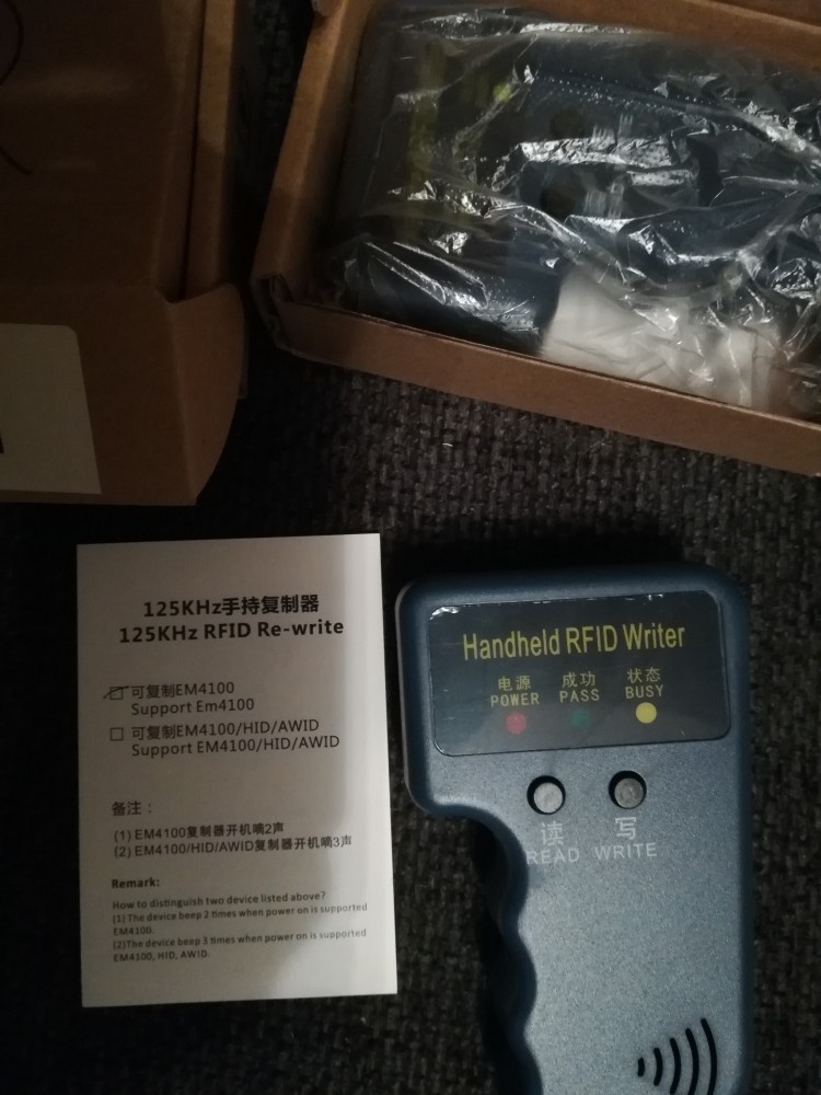 Copiator tag-uri / cartele interfon 125Khz | arhiva Okazii.ro