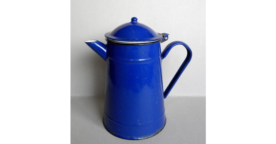 Carafa emailata pentru apa 3 litri, produs romanesc vintage Epoca de ...