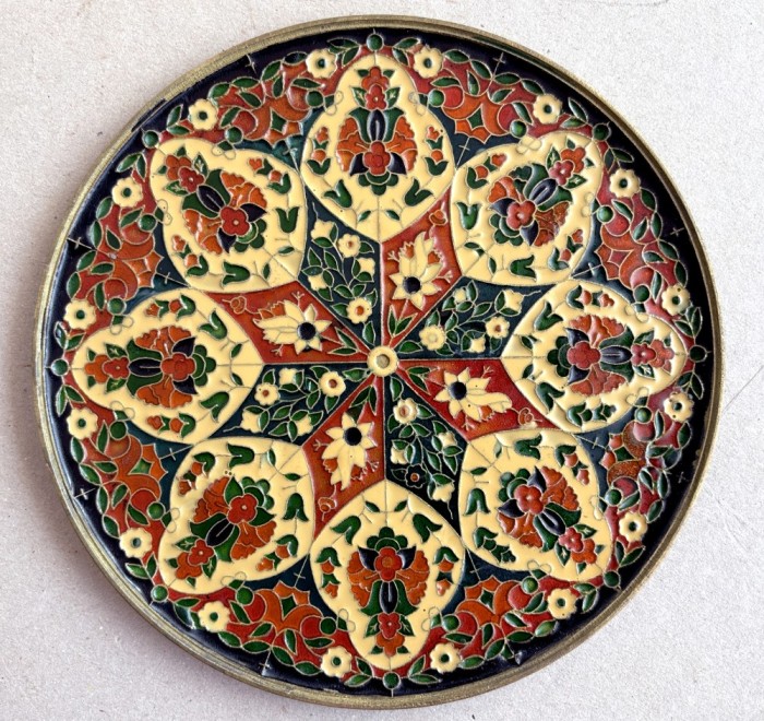 Farfurie decorativa vintage din alama pictata manual tip cloison ...