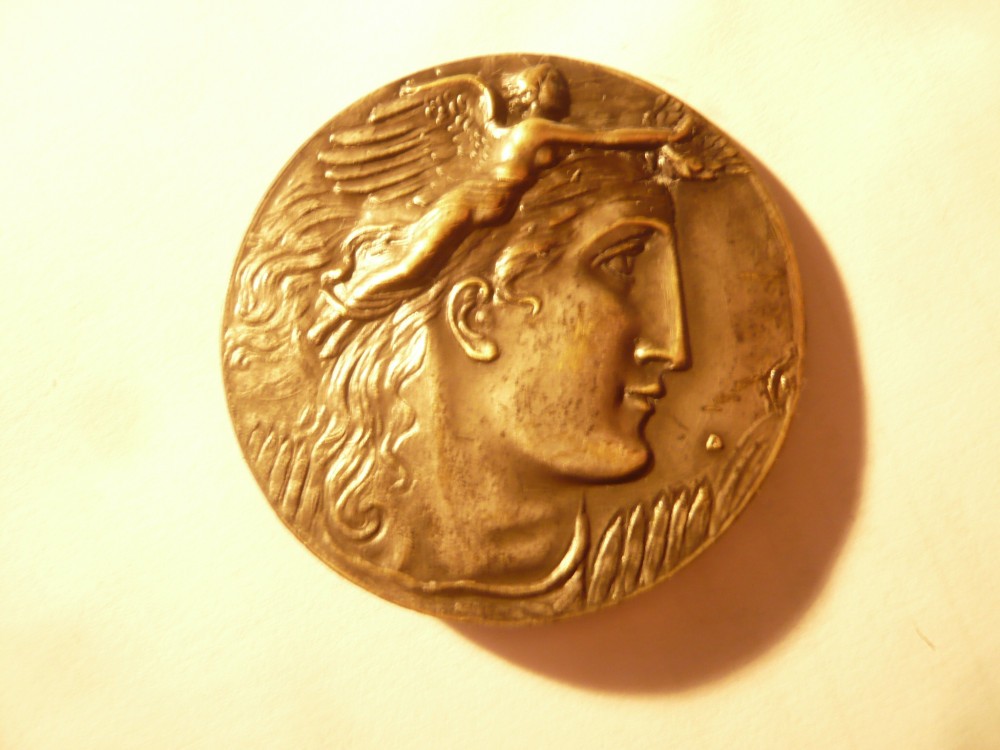 Medalie Zeul Mercur Art Deco , alama argintata , d= 5 cm | arhiva Okazii.ro