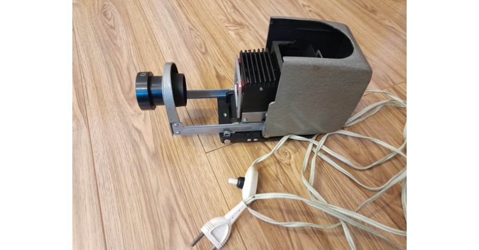 APARAT de PROIECTIE DIAFILM si DIAPOZITIVE,PROIECTOR VINTAGE comunism ...